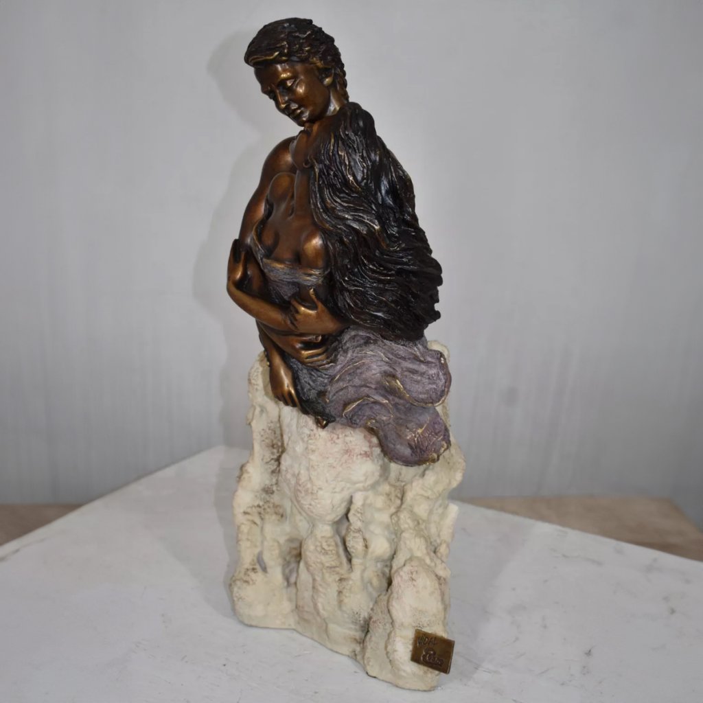 Statue of Man and Woman Embracing - Arturban Statue
