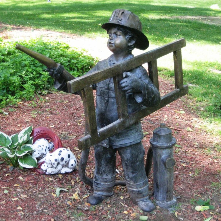 Little Boy Fireman Fountain - Arturban Statue