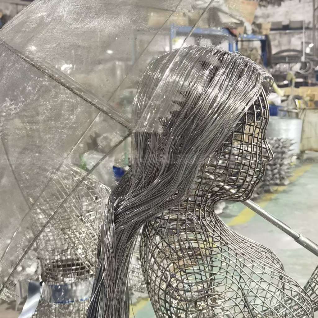 Figurative Wire Sculpture - Arturban Statue